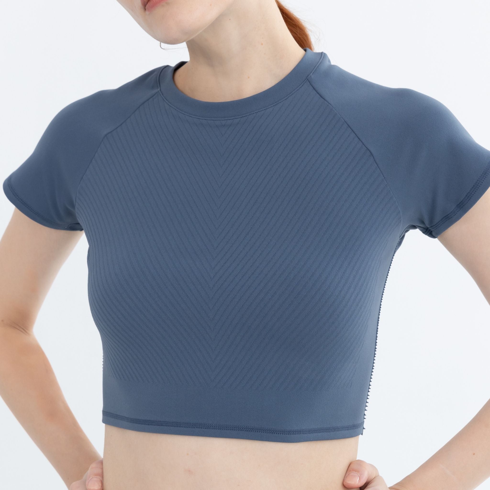 Linear Grace Fitness Raglan Crop | Chic Sustainable Fashion | Northern Cote